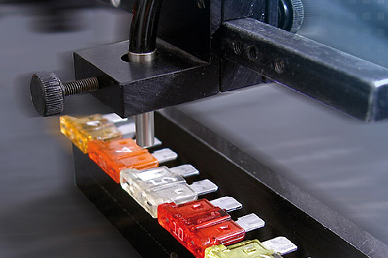 Color recognition component sorting | Micro-Epsilon